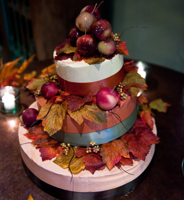 5 Wedding Cake Ideas for Fall | BridalGuide
